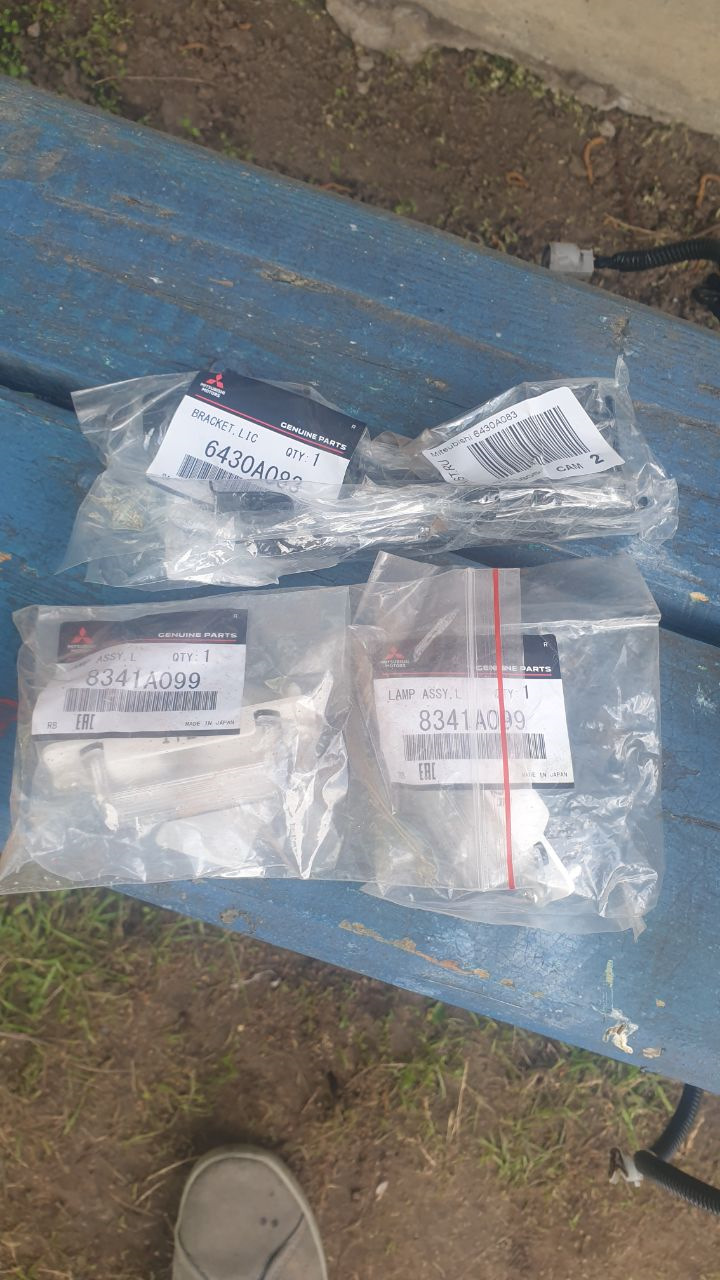 Замена ламп подсветки номера — Mitsubishi Lancer X, 2 л, 2013 года ...