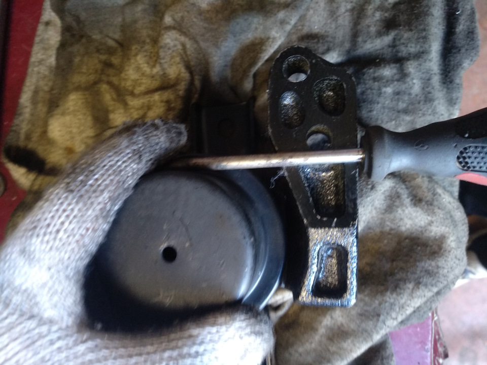 Помогите с правой подушкой двигателя. — Geely CK, 1,5 л, 2008 года ...