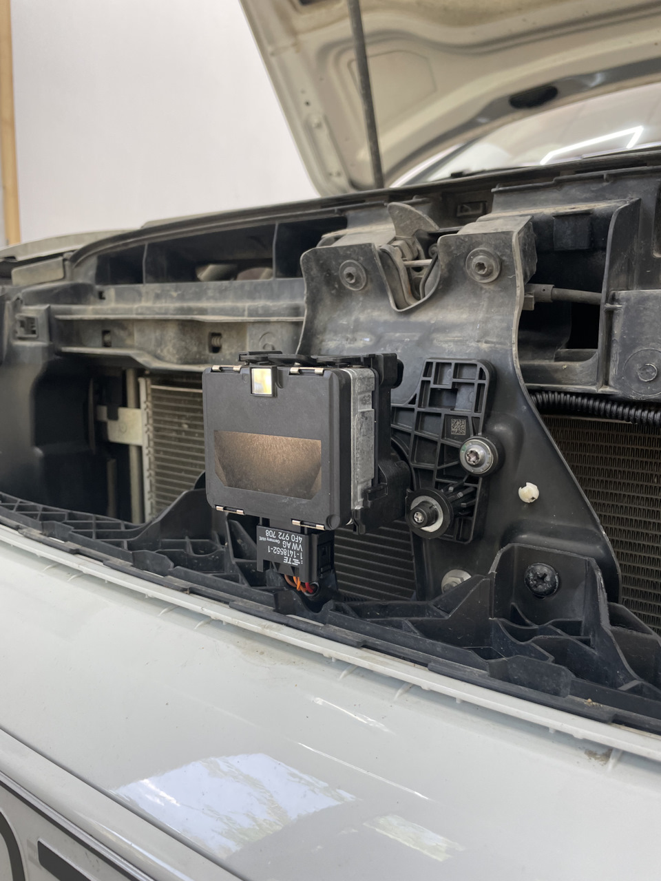 4F0972708 Корпус плоского разъ VAG | Запчасти на DRIVE2