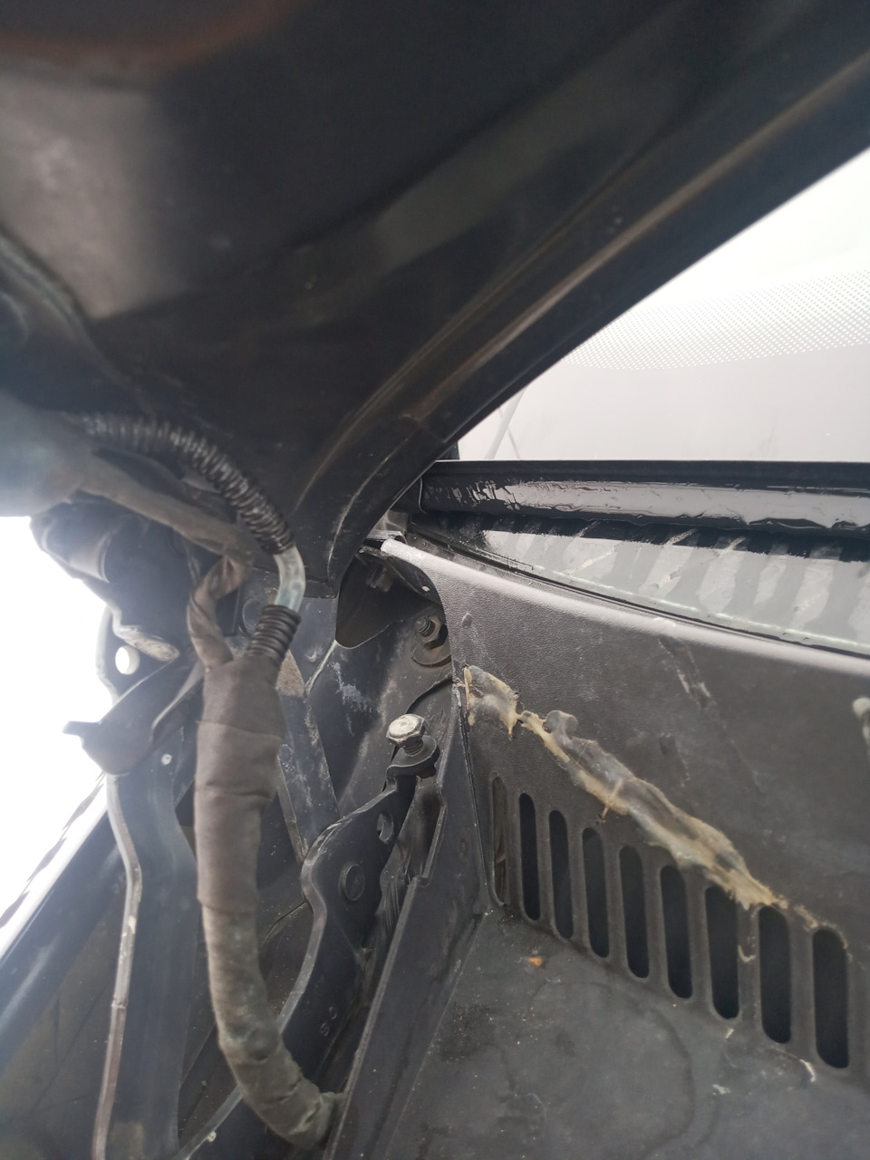 Ремонт трубки омывателя — Volkswagen Jetta V, 1,6 л, 2010 года ...