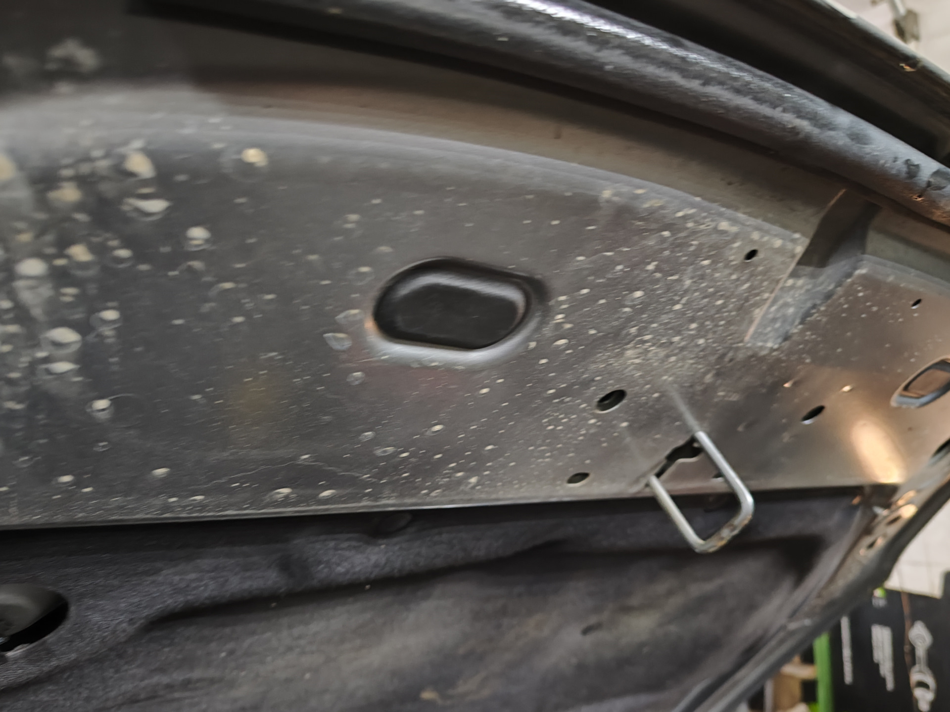 Заглушки в капот 7703074610, чтоб было красиво — Lada Vesta SW Cross ...