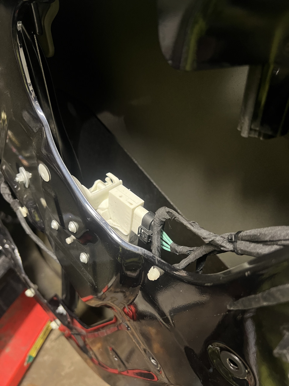 S323A -Автодоводчик дверей ( Soft Close ) — BMW X5 (F15), 3 л, 2015 ...