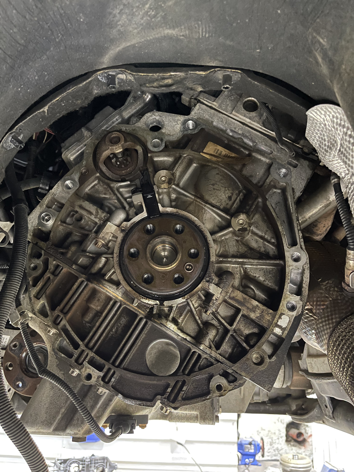 Замена заднего сальника коленвала — BMW X3 (F25), 3 л, 2012 года ...