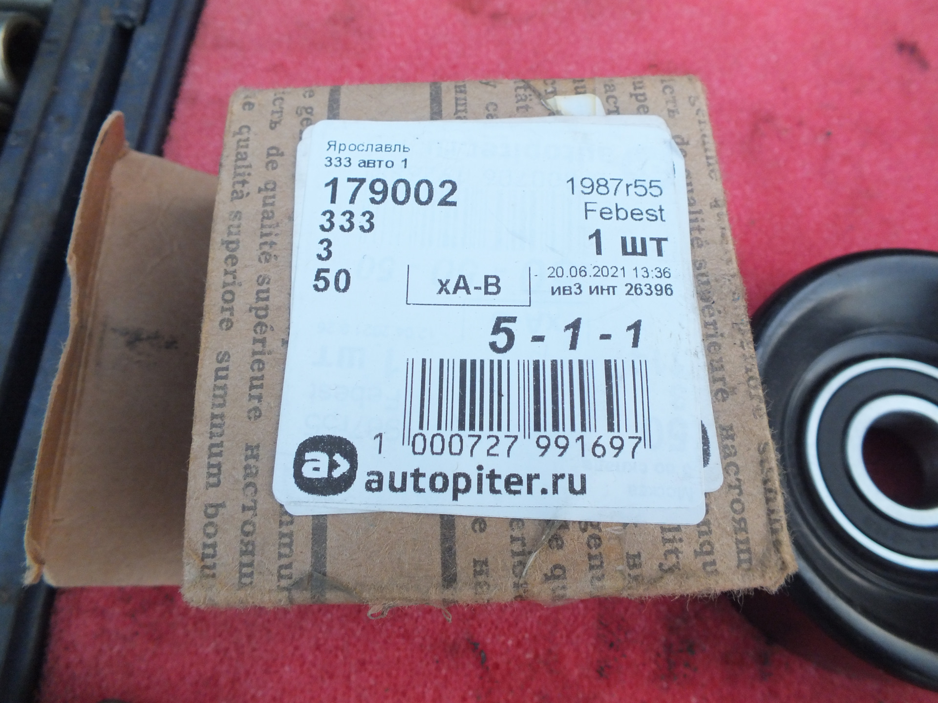 Замена обводного ролика — Peugeot 308 (1G), 1,6 л, 2010 года | своими ...