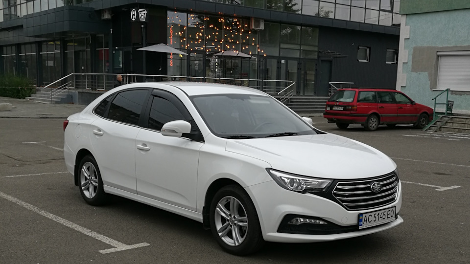 Фары, стопы, коврик в багажник — FAW Besturn B30, 1,6 л, 2019 года | аксессуары | DRIVE2