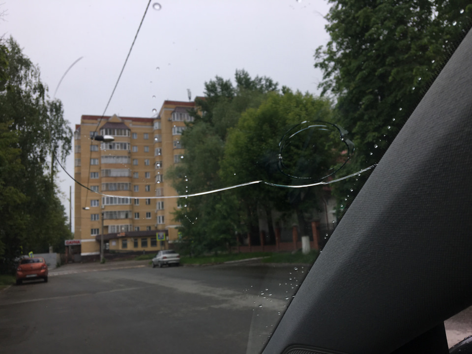 Камень в лобовое стекло (( — Volkswagen Golf Mk7, 1,6 л, 2014 года ...