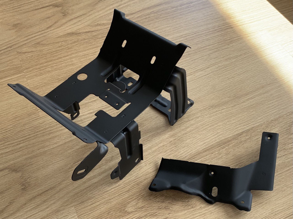 Замена центральной консоли, подлокотника и декоративной вставки ...