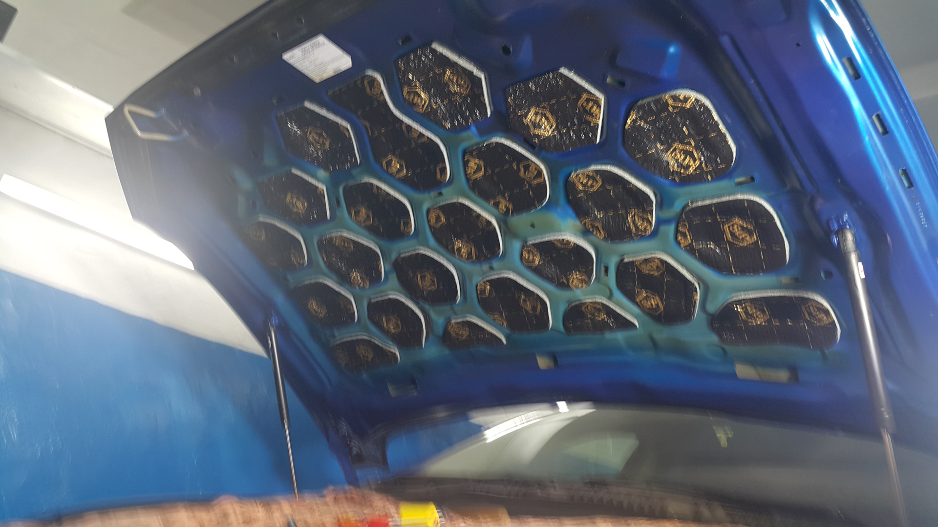 Шумоизоляция капота — Ford Fusion (America) (2G), 2,5 л, 2017 года ...