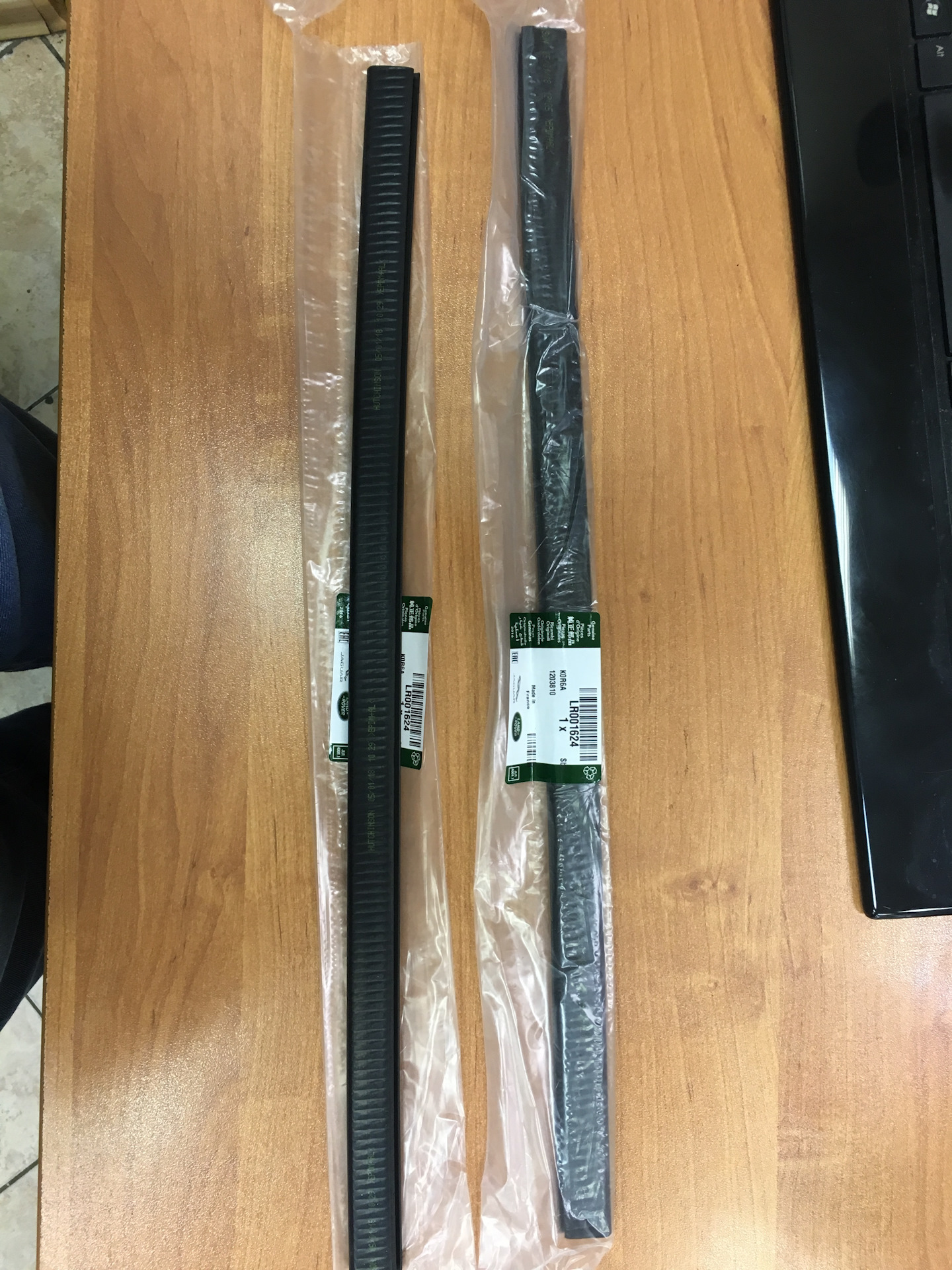 Расширительный бачок, защита кромок задних крыльев, АКБ. — Land Rover ...