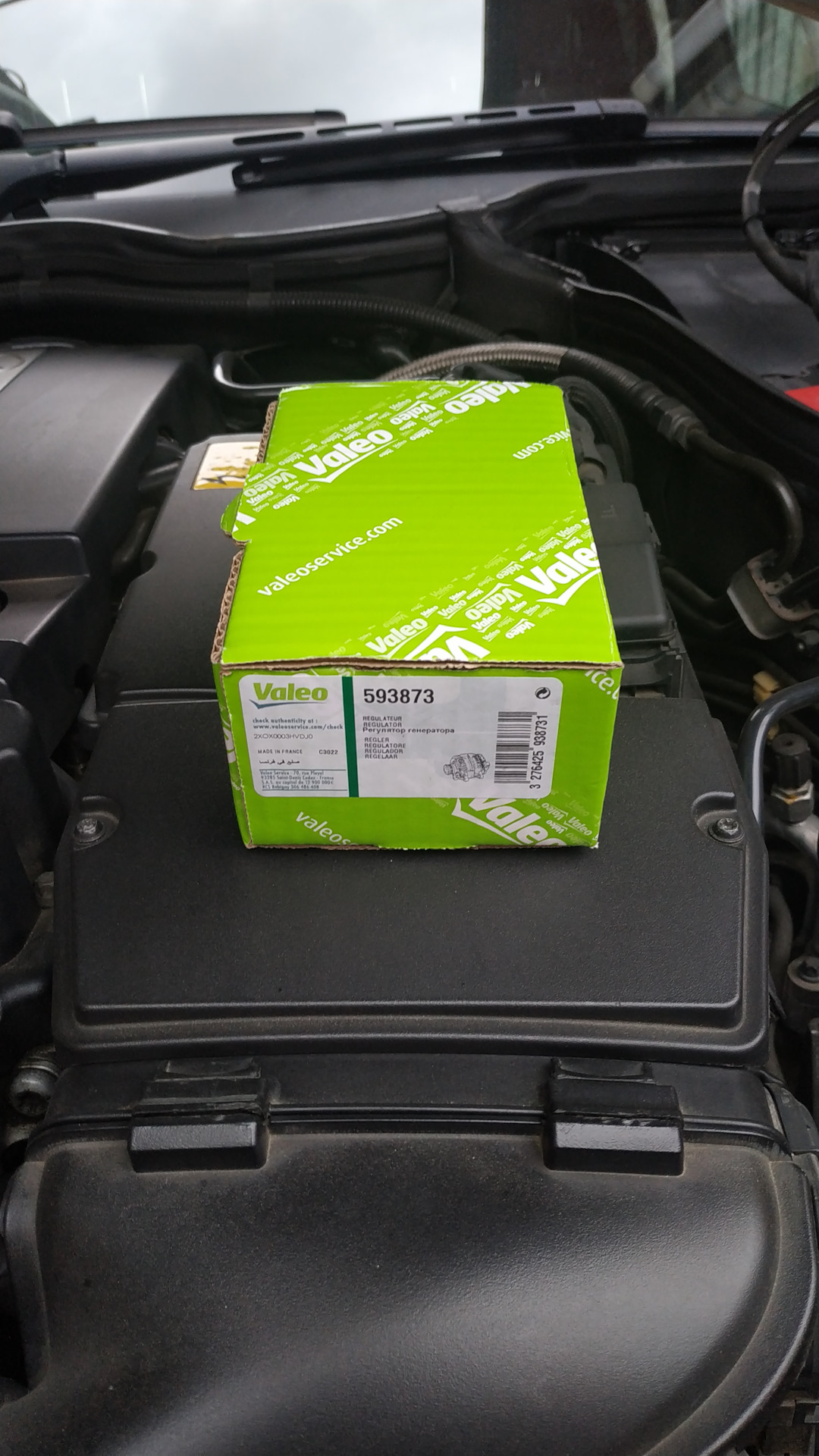 Замена воздушного патрубка, реле гены, и магнитов — Mercedes-Benz C ...