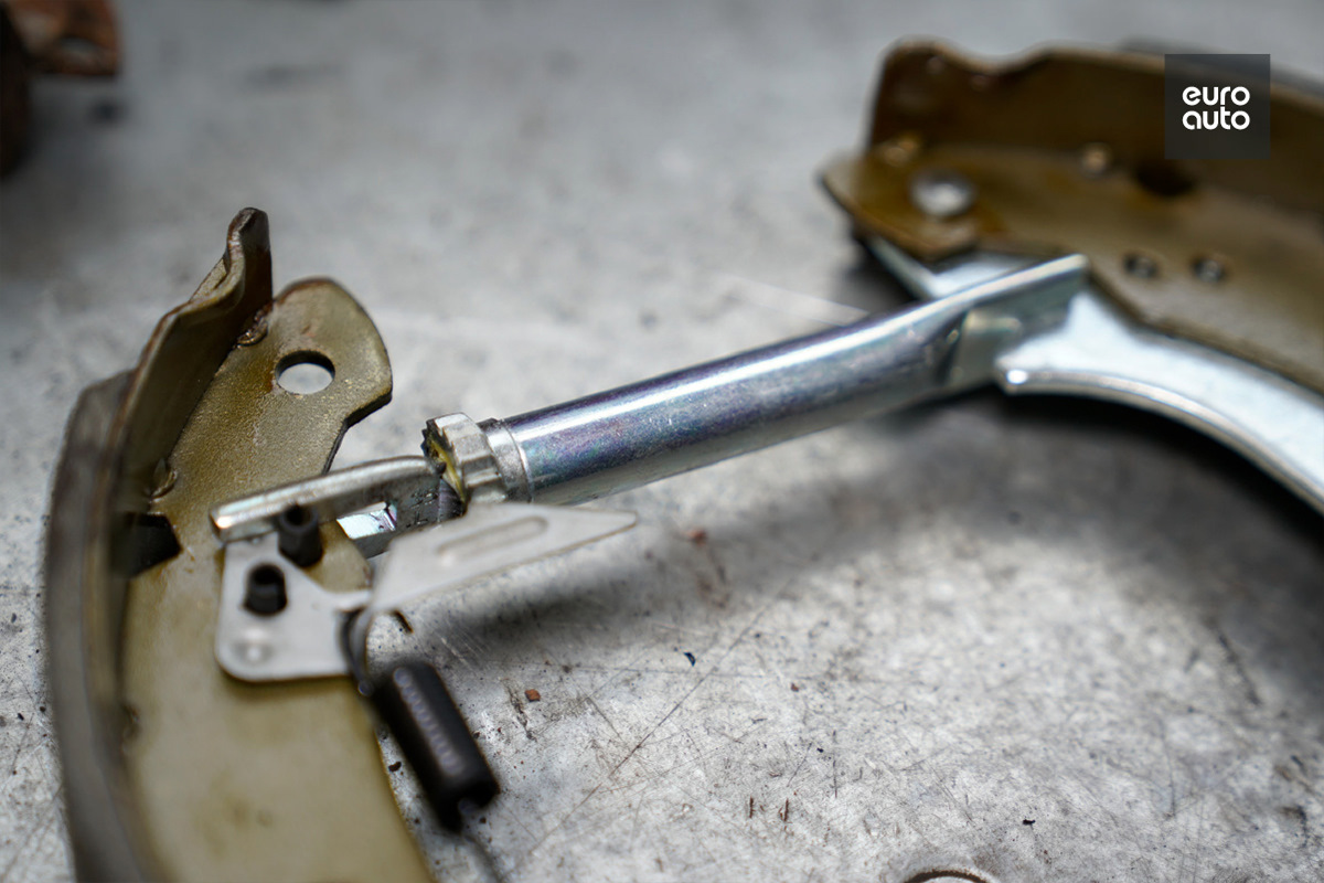 Замена задних колодок Skoda Rapid / VW Polo — EuroAuto на DRIVE2