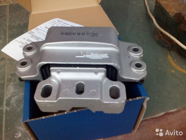 Левая опора двигателя (МКПП) — Skoda Octavia A5 Mk2, 1,6 л, 2012 года ...