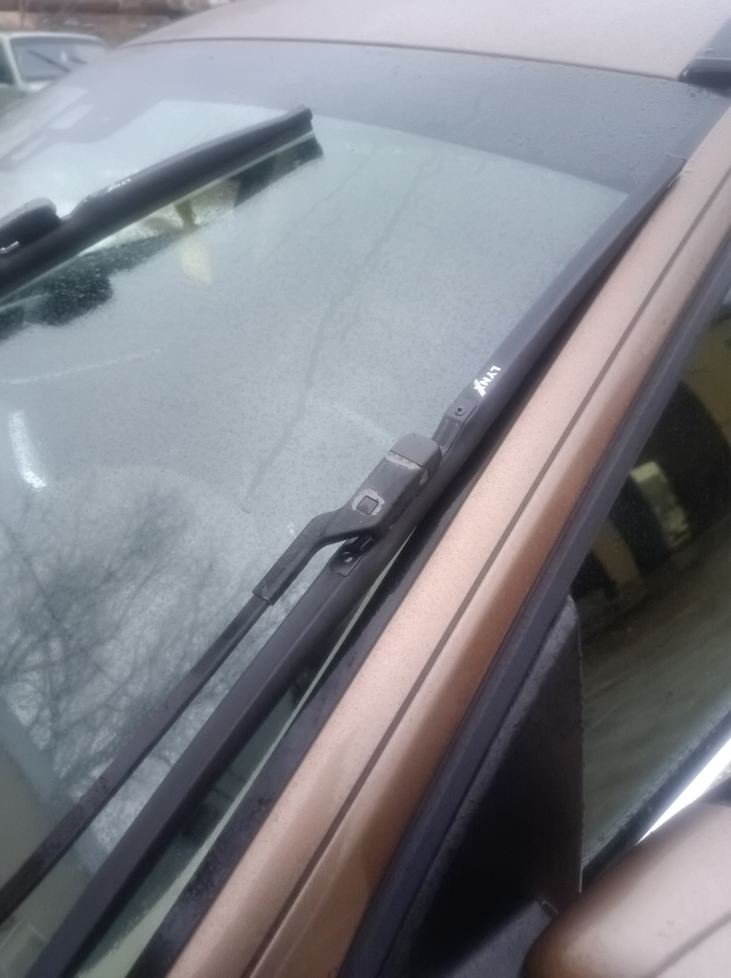 Щётки — Volvo XC60 (1G), 2 л, 2010 года | запчасти | DRIVE2
