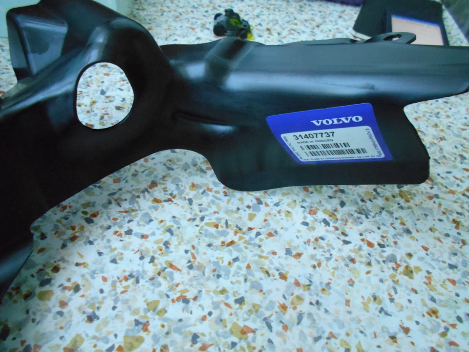 31407737 Защита приводного ремня Volvo | Запчасти на DRIVE2