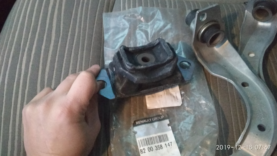 8200358147 Опора двигателя (мет, рез RENAULT | Запчасти на DRIVE2