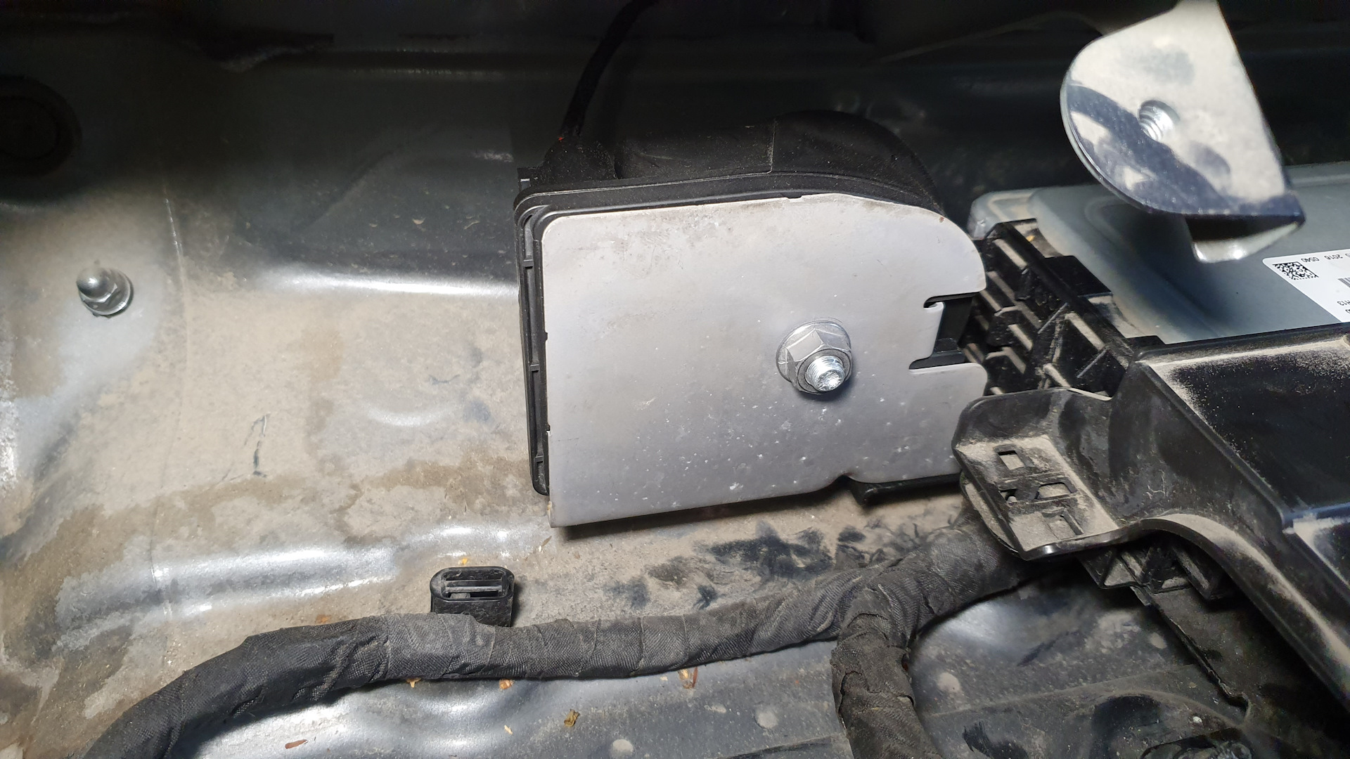 #3 Штатная сигнализация (7AL) — Audi Q3 (1G), 2 л, 2015 года ...