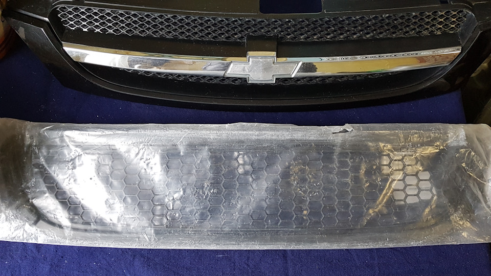 Продам решетки радиатора Лачетти хетчбек 5D и от Ssang Yong ...