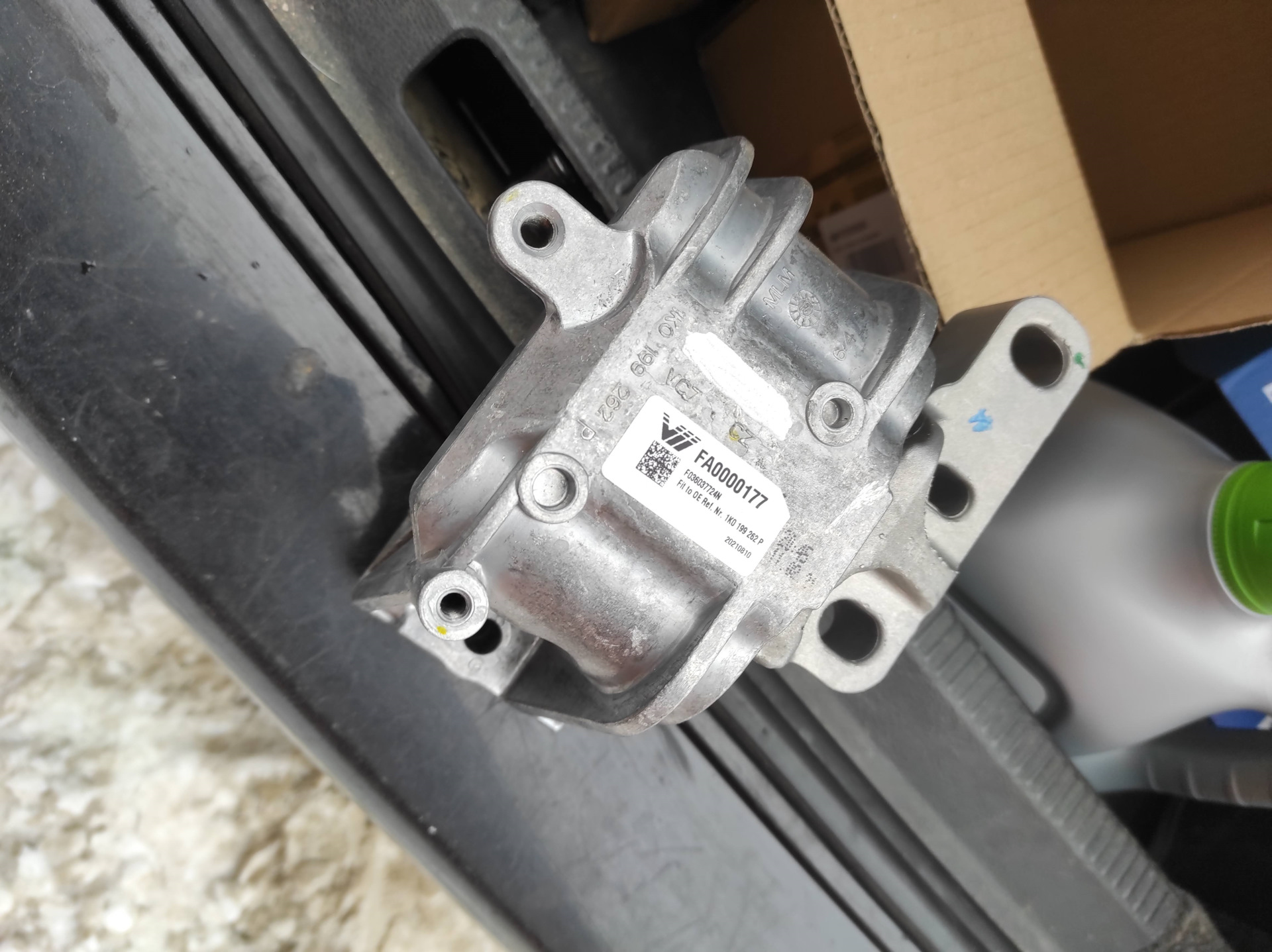 Замена помпы, масла в двигателе, опоры двигателя, тормозных колодок ...