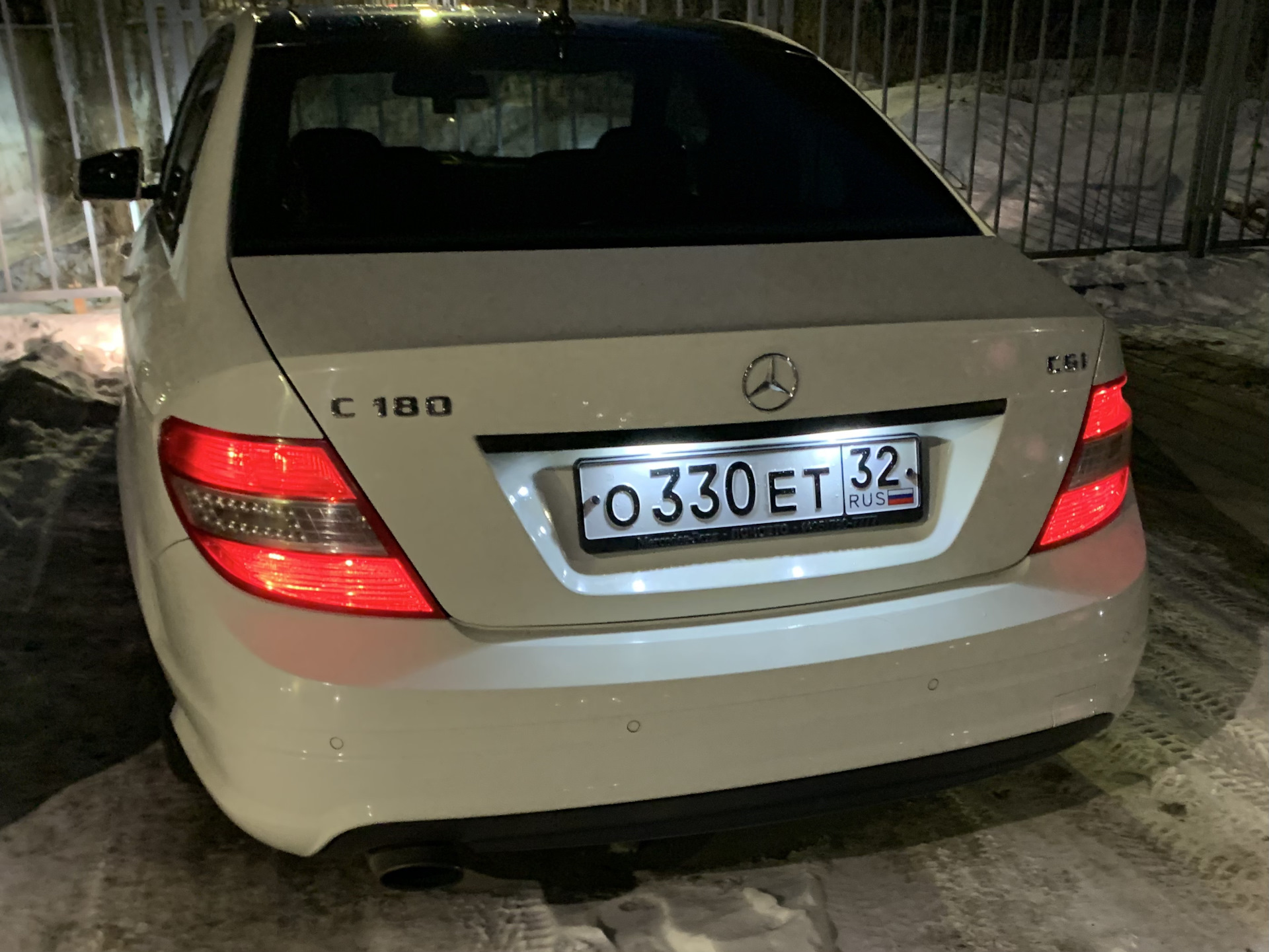 Подсветка гос. номера — Mercedes-Benz C-Class (W204), 1,8 л, 2010 года ...