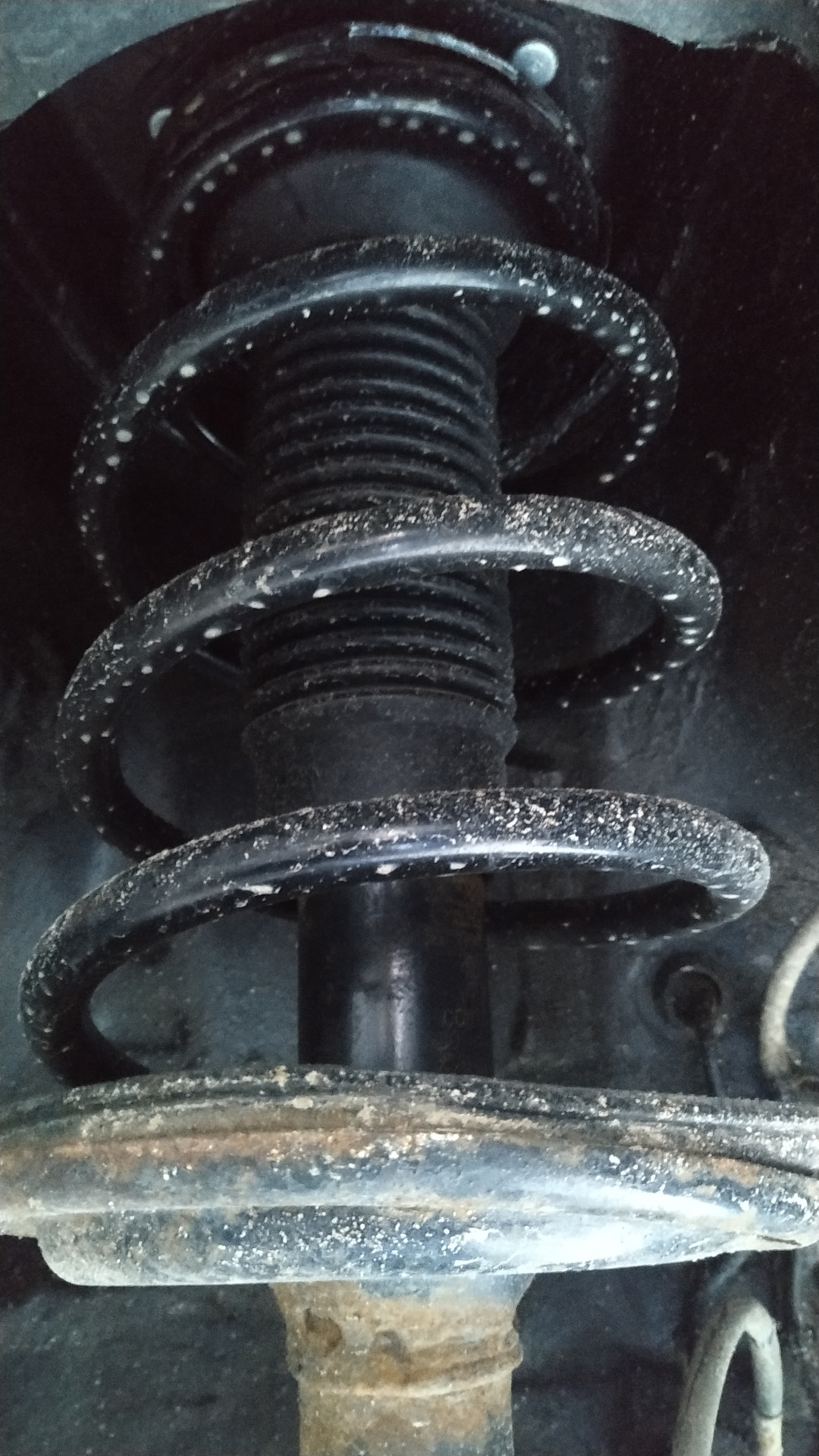 Передние пружины, опорные чашки, пыльники стоек, стойки стабилизатора ...