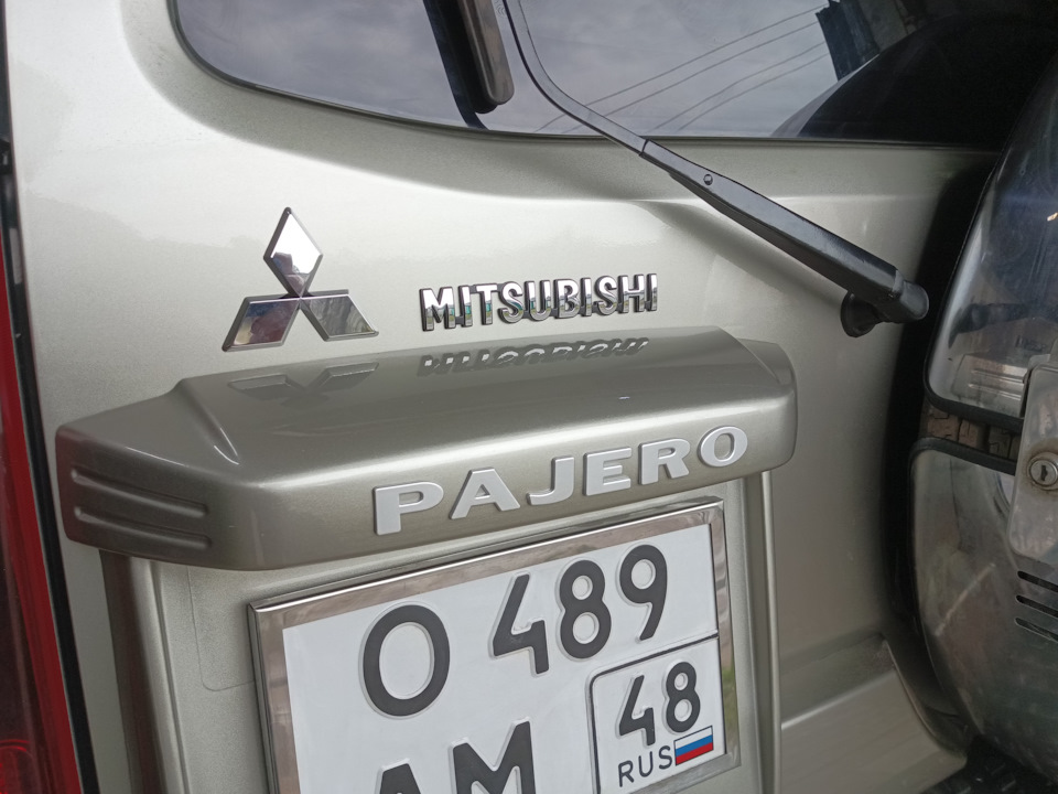 Замена эмблем, покраска поводков дворников, замена уплотнительной ...