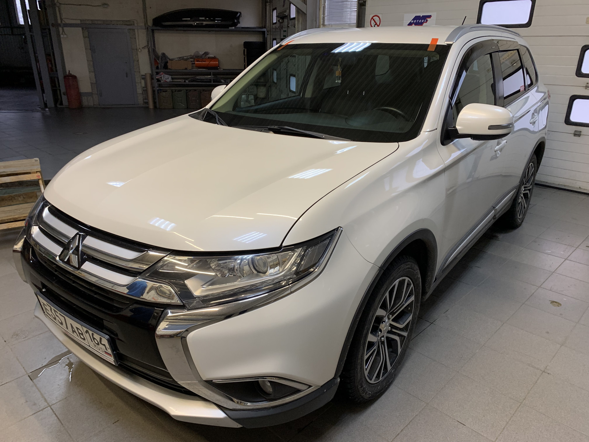Лобовое стекло фирмы «FUYAO GLASS» — Mitsubishi Outlander (3G), 2 л ...