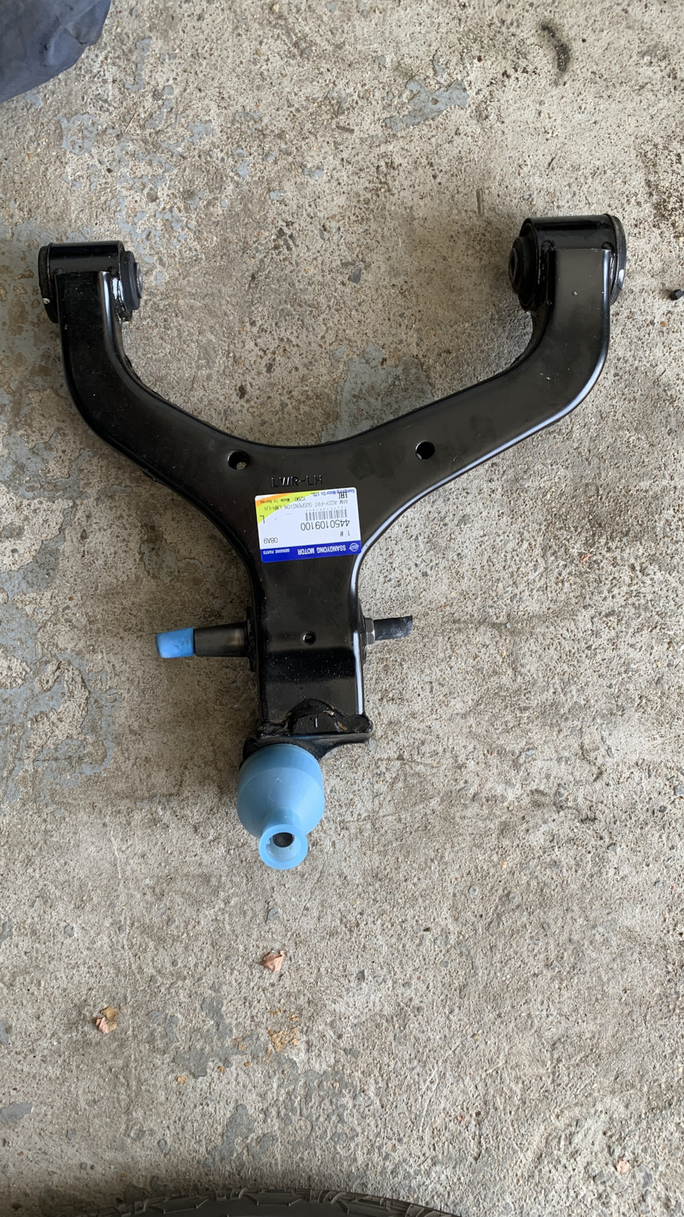 4450109100 Рычаг Kyron 12-, Rexton 12- FR LH (ниж.) (c шаровой) SSANG ...