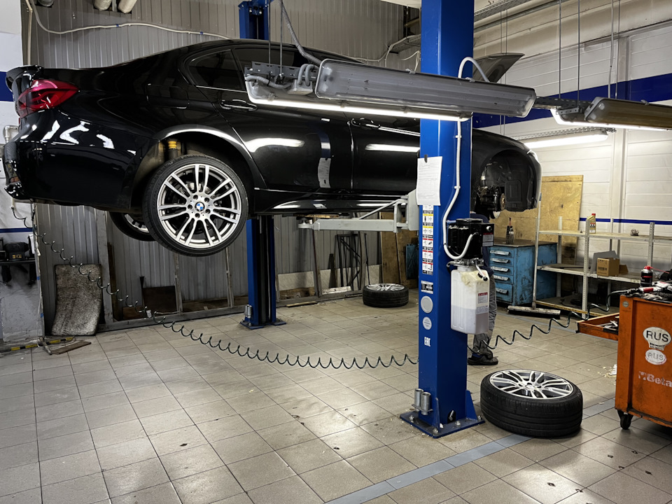 замена стоек стабилизаторов ( перед ) — BMW 3 series (F30), 2 л, 2014 ...