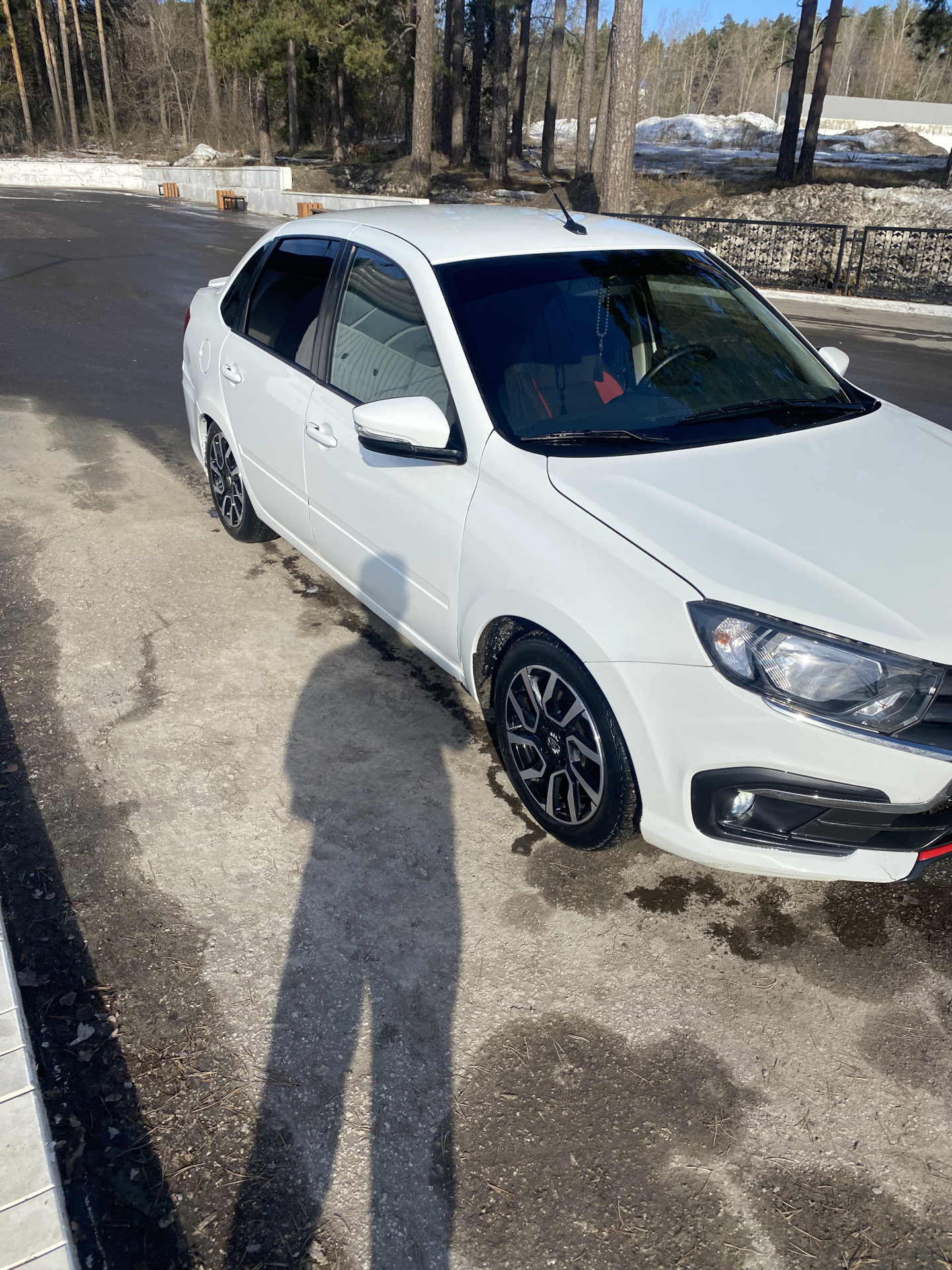 Пороги и переобувка. Вид имеем. — Lada Гранта Drive Active, 1,6 л, 2019 года | аксессуары | DRIVE2