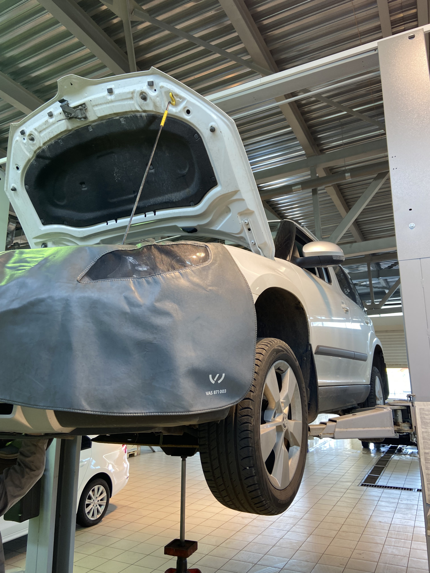 Ролик натяжной навесного оборудования. — Skoda Yeti, 1,8 л, 2015 года ...