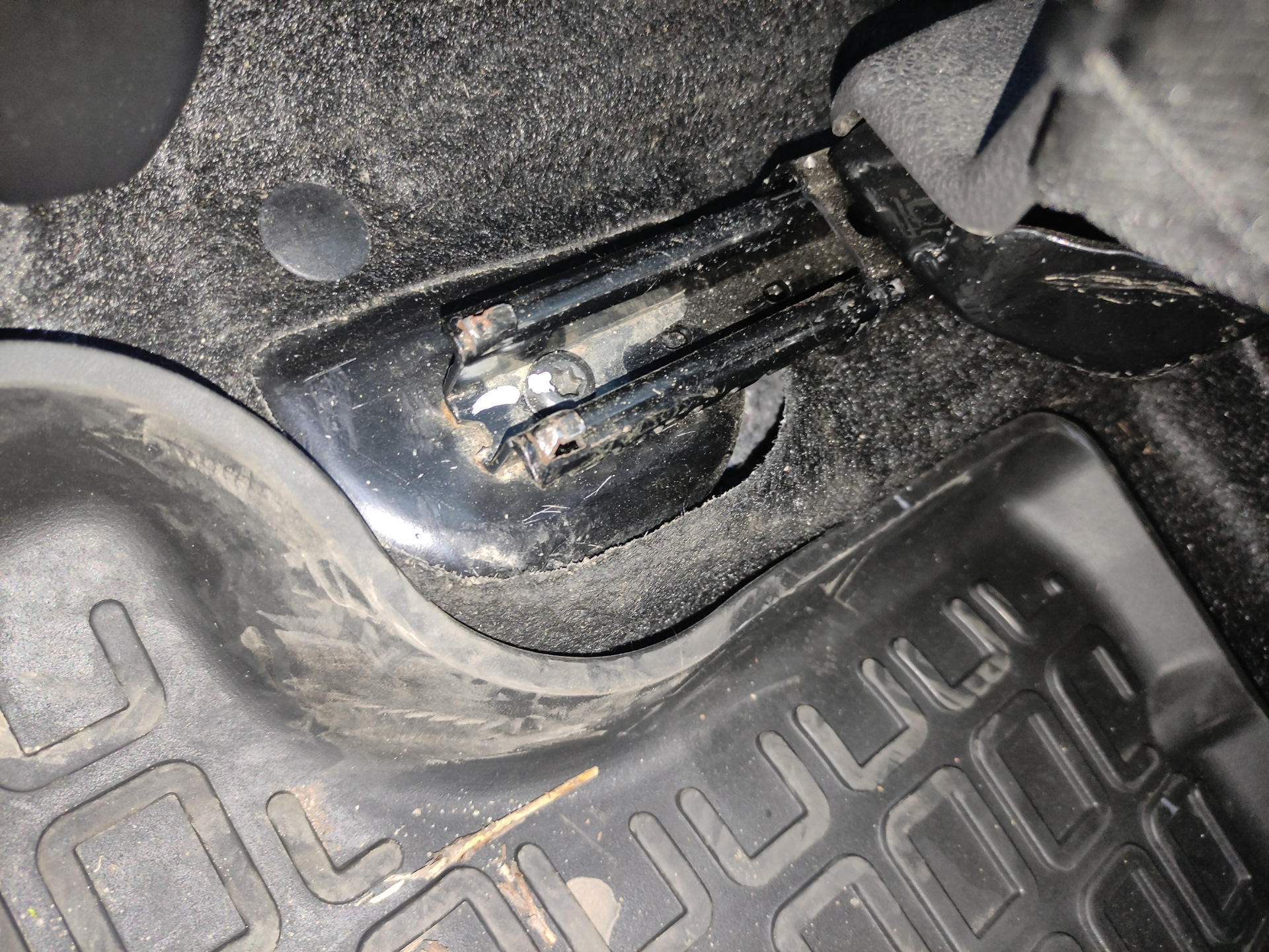 Накладки на салазки сидений — Renault Sandero Stepway (2G), 1,6 л, 2019 ...