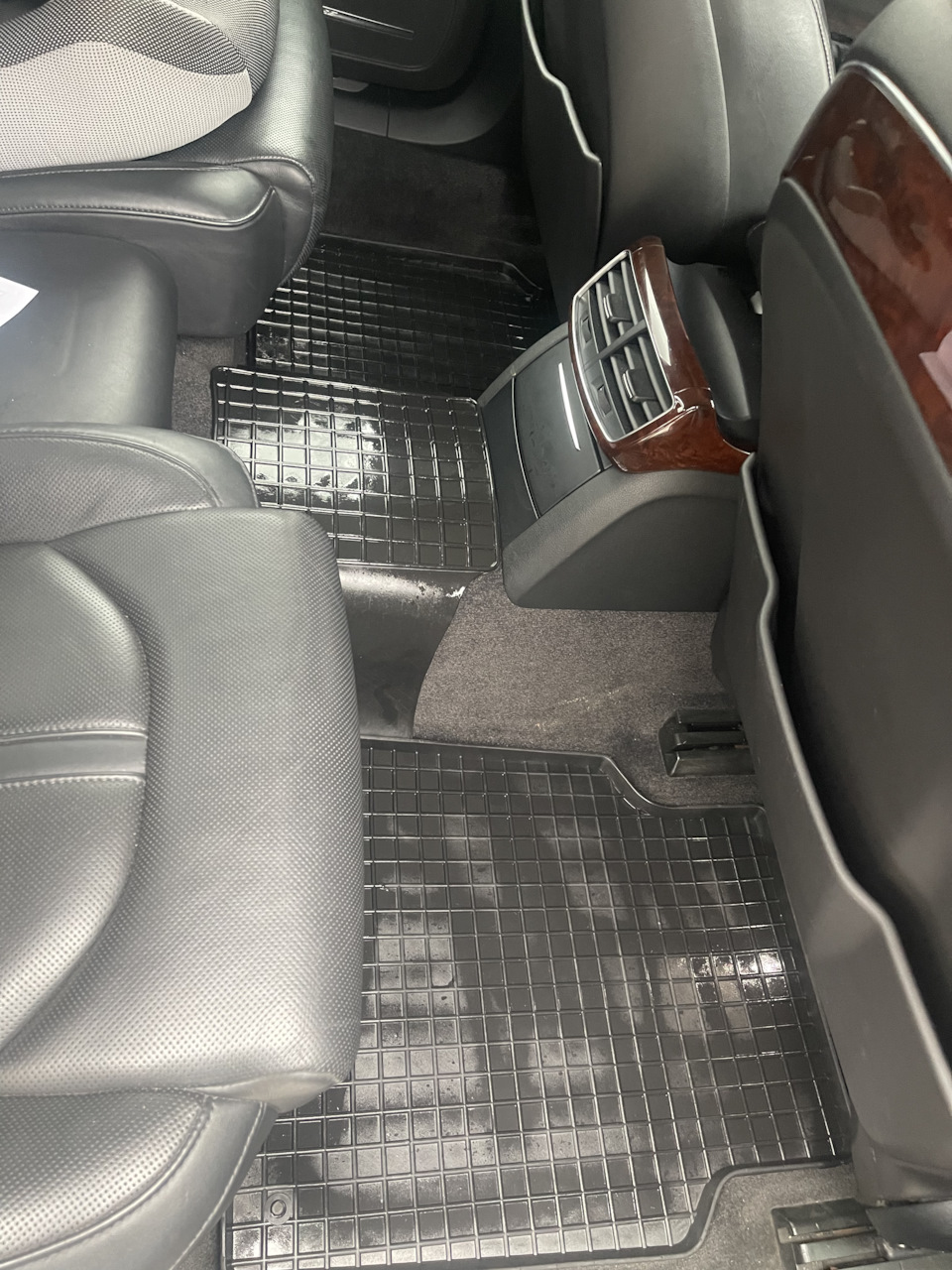 Коврики — Audi A8 (D4), 4,2 л, 2011 года | аксессуары | DRIVE2