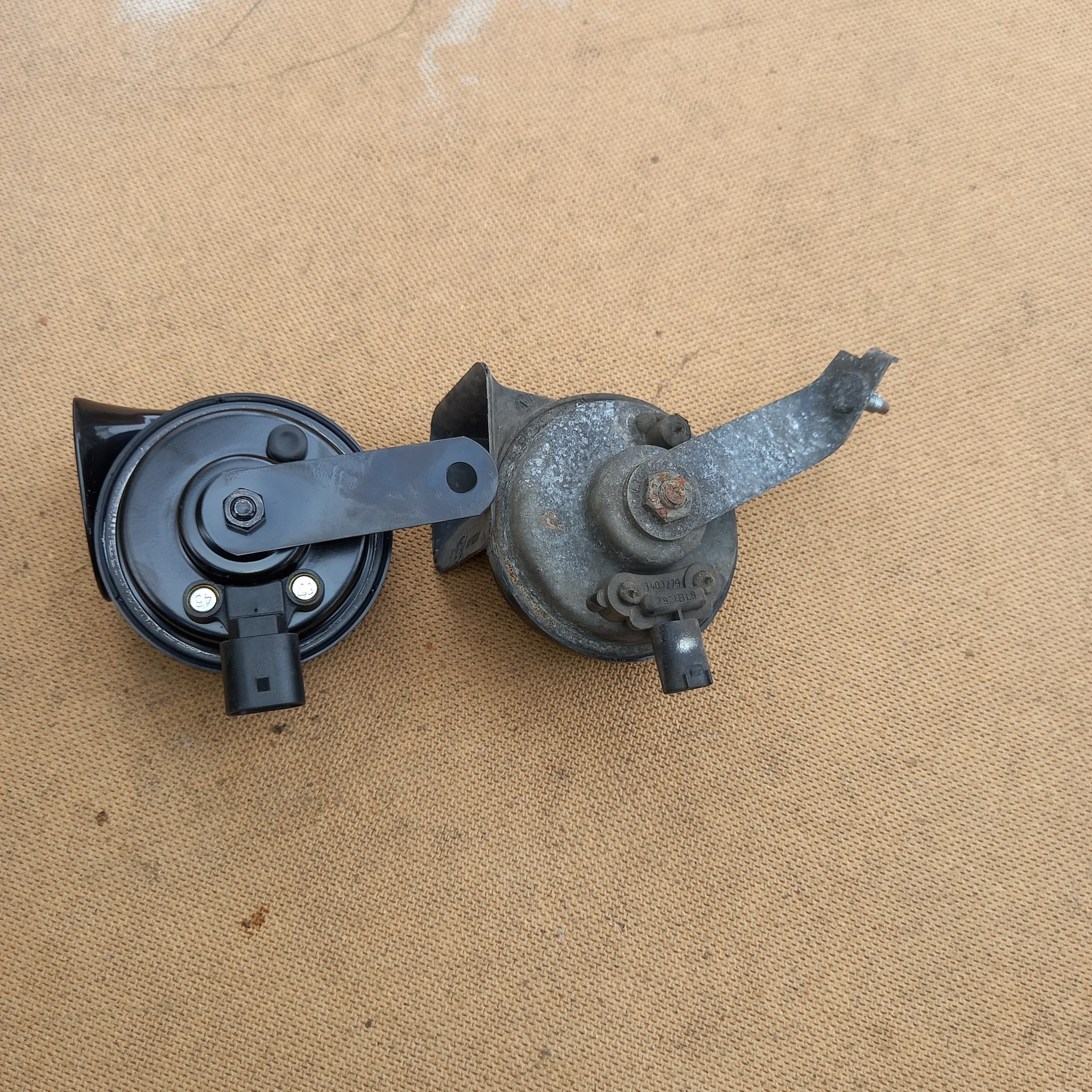 самостоятельный ремонт. замена фанфар — BMW X3 (E83), 2,5 л, 2004 года ...