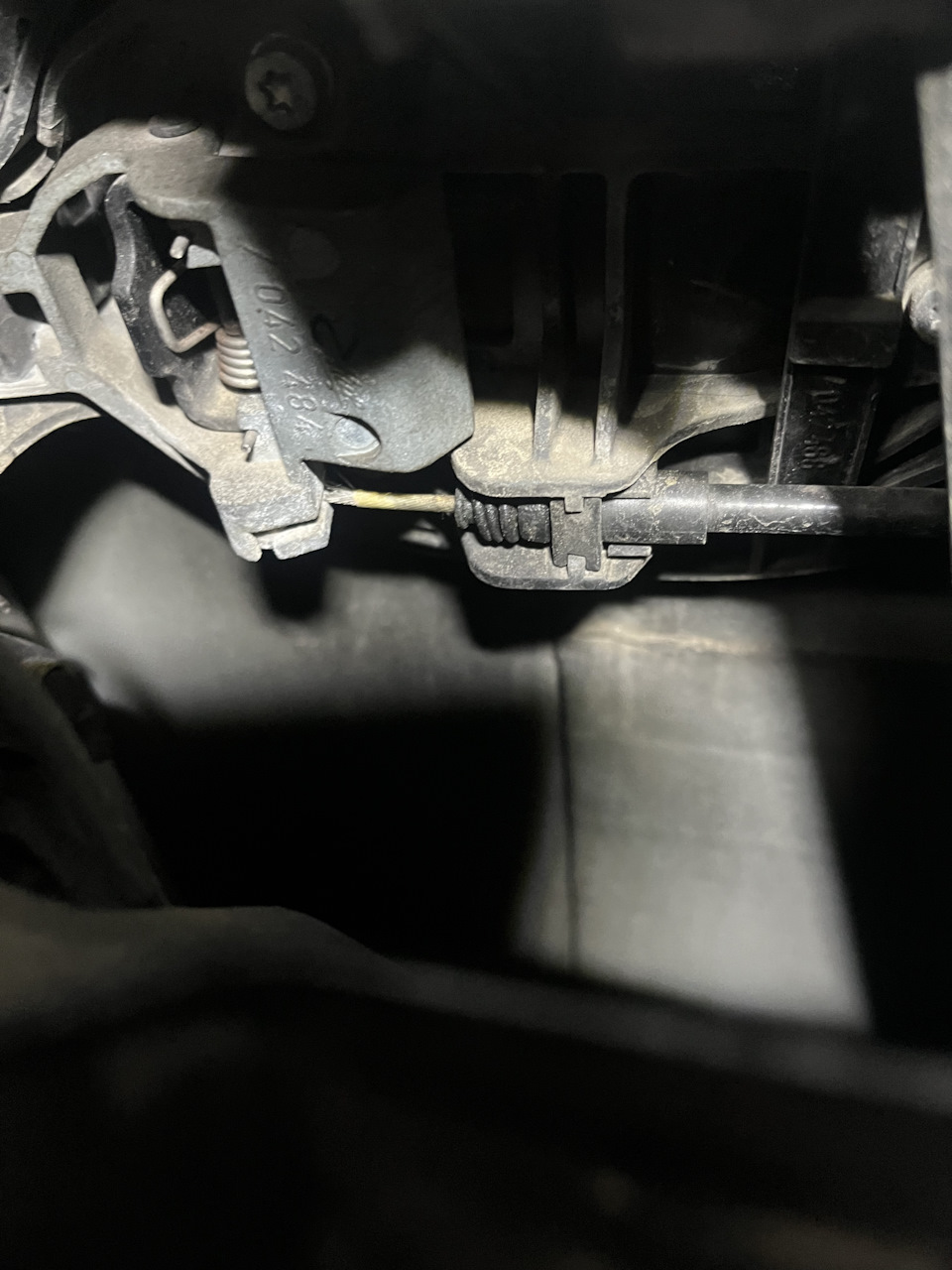 Трос наружной ручки — Land Rover Range Rover (3G), 3,6 л, 2010 года ...