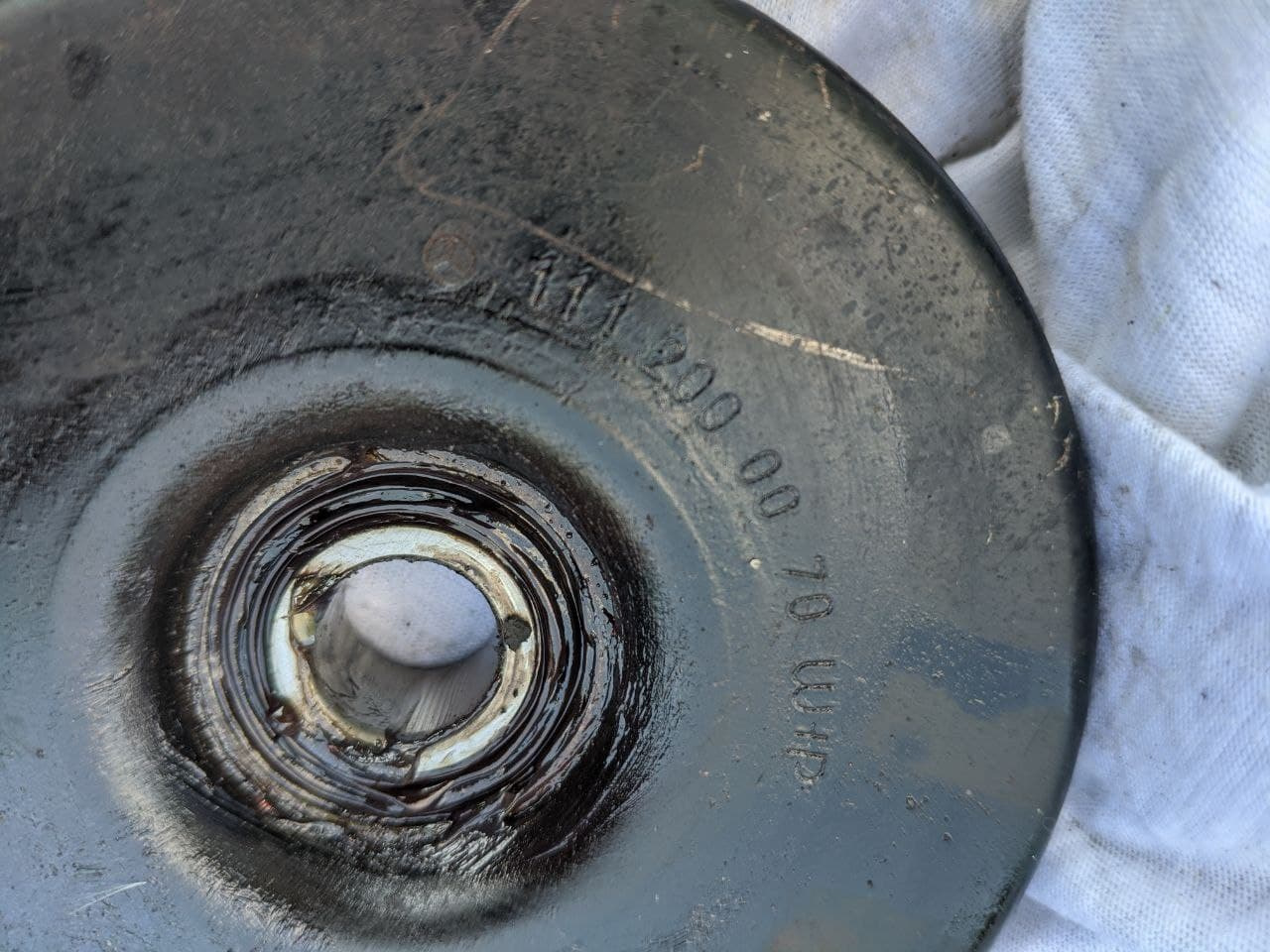 Чистка ВКГ и замена ролика натяжителя ремня — Mercedes-Benz C-Class ...