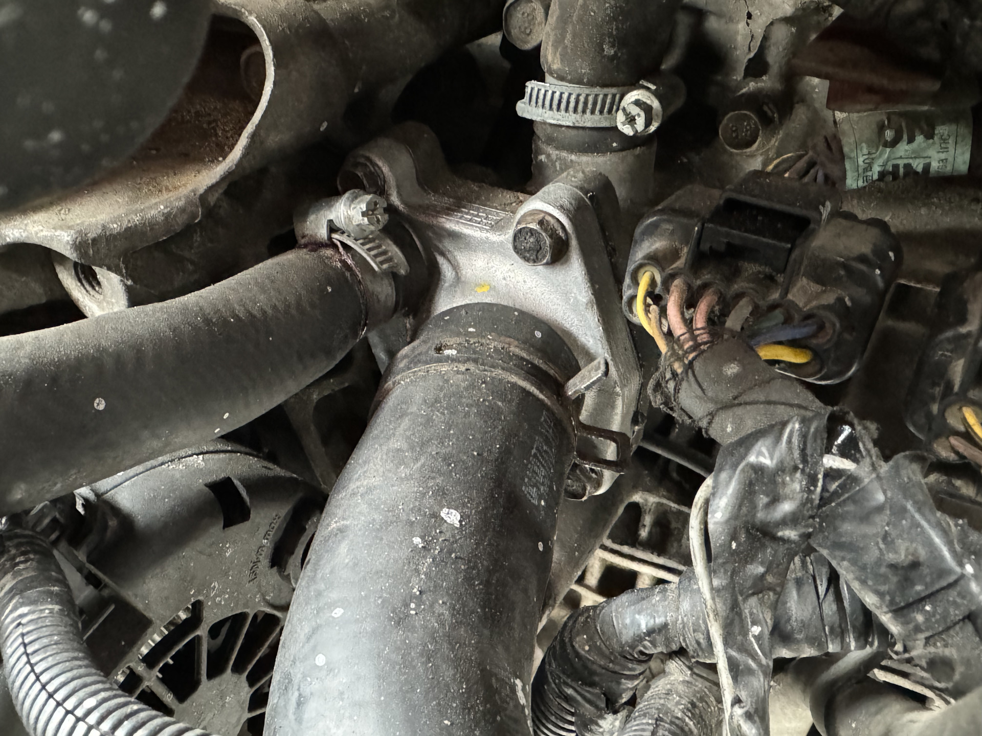 Замена термостата и нижнего патрубка — Chevrolet Epica, 2 л, 2011 года ...