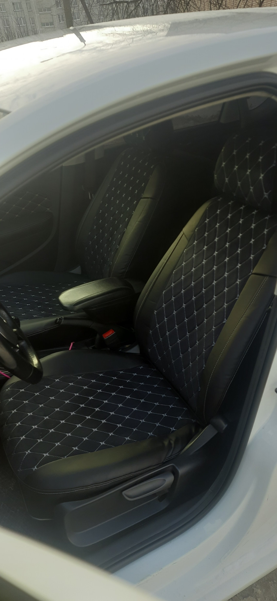 Чехлы, вставки дверных карт, подлокотники — Volkswagen Polo Sedan, 1,6 ...