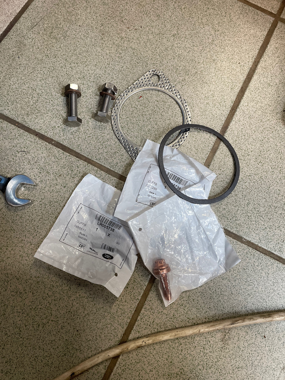 LR005738 Болт Jaguar Land Rover | Запчасти на DRIVE2