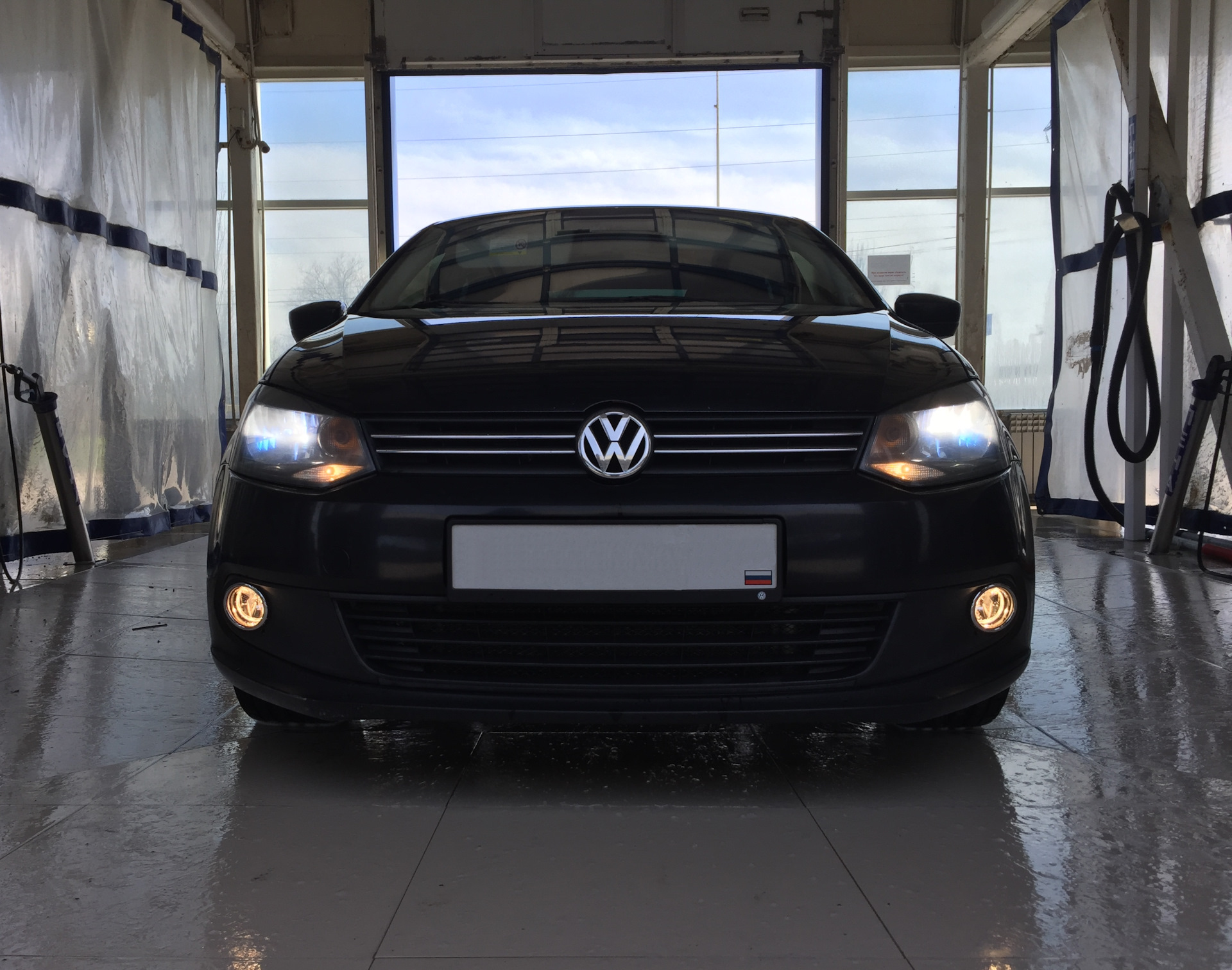 Установка ПТФ Hella — Volkswagen Polo Sedan, 1,6 л, 2013 года ...