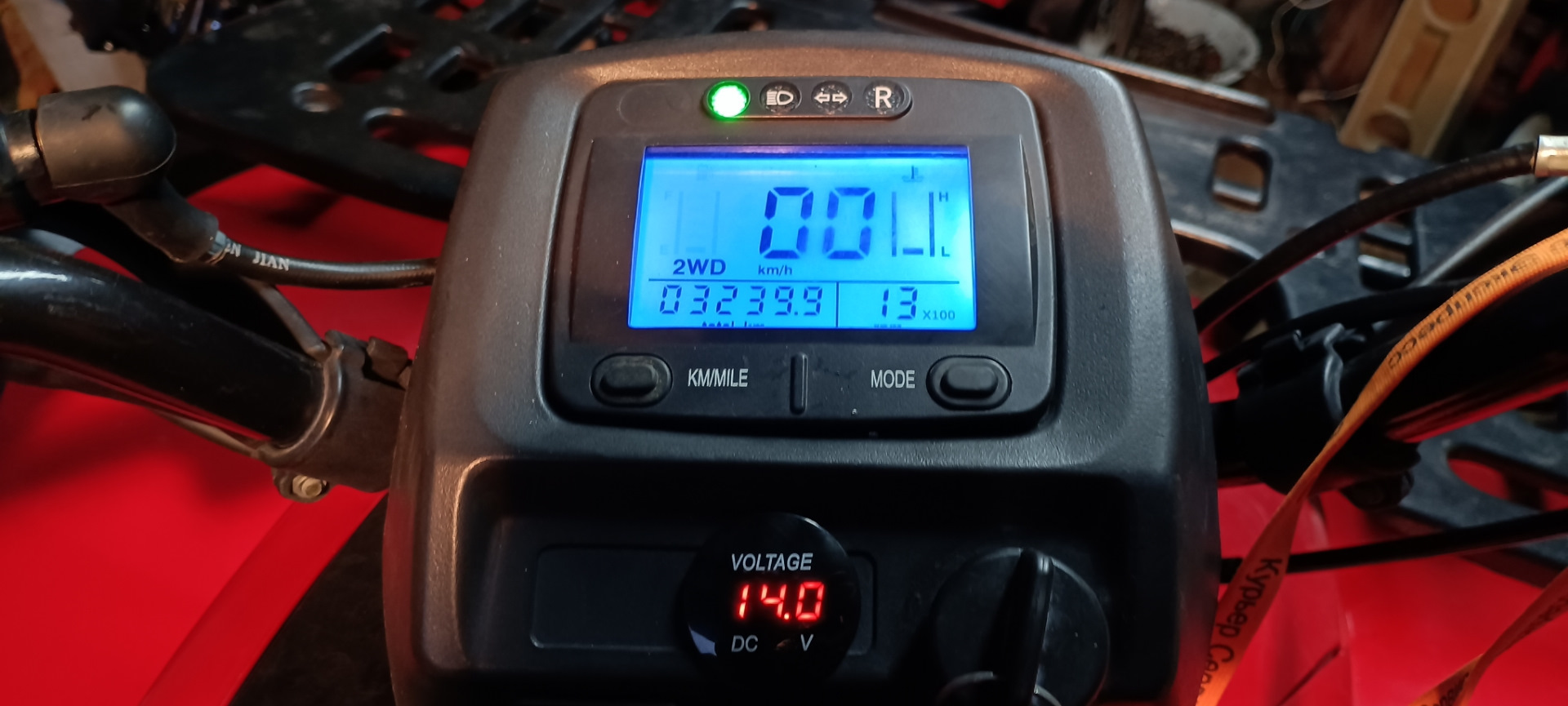 Установка указателя зарядки — Buyang atv 300, 0,5 л, 2014 года ...