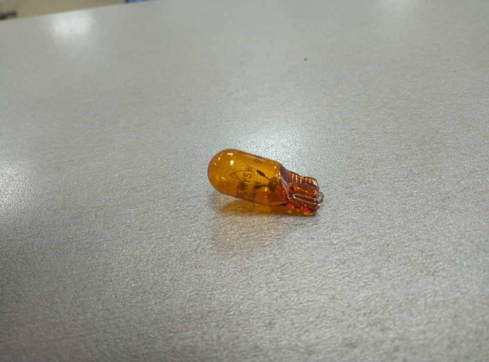 #1266.Лампа повторителя поворотника -90981-15012- T10 — DRIVE2