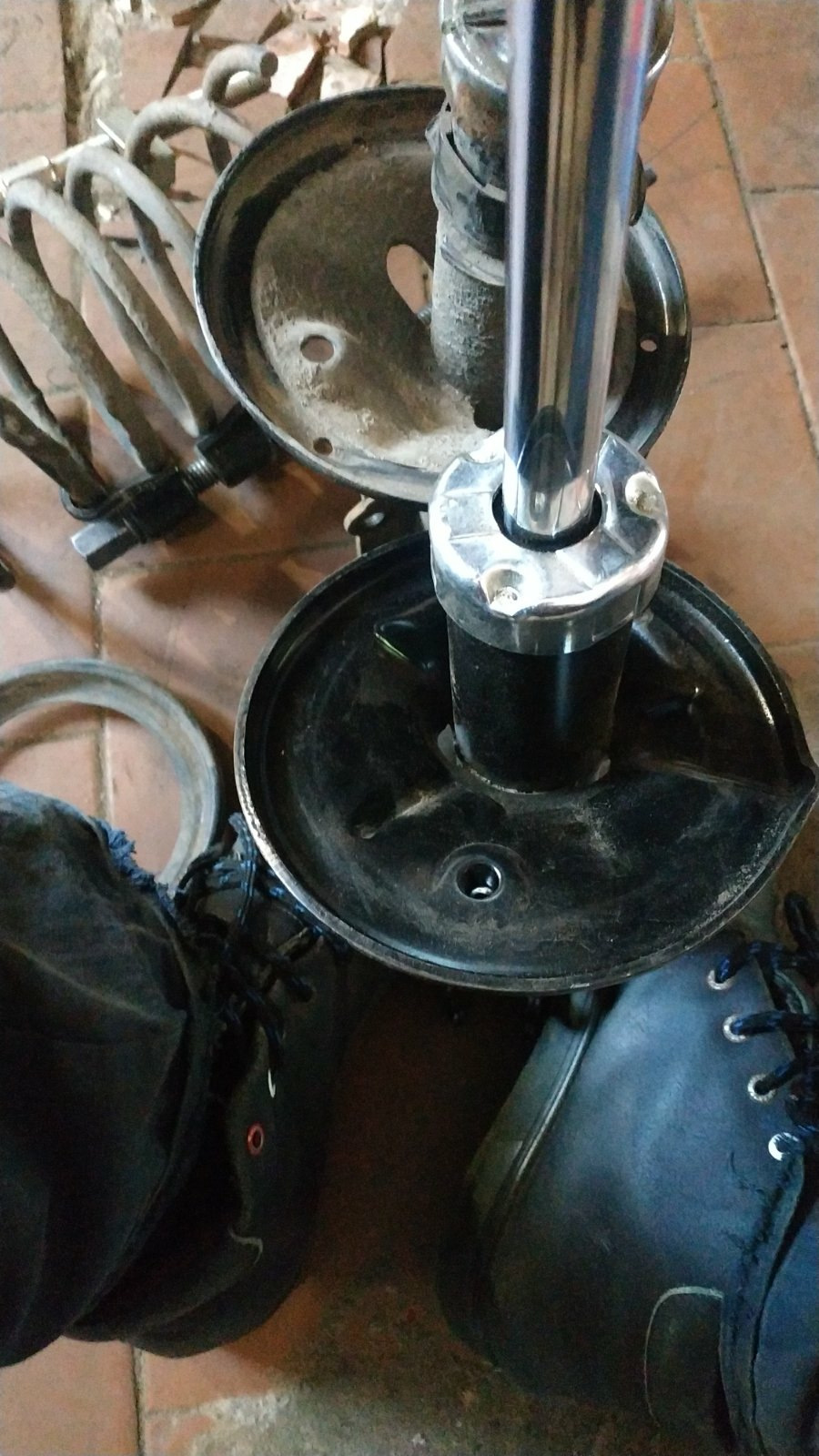 Заменил передние аморты — Geely CK, 1,5 л, 2013 года | визит на сервис ...