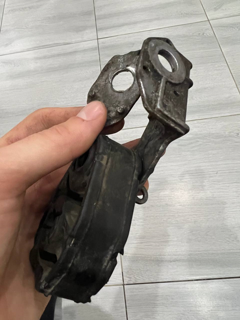 ТО 220 000км. Замена масла, фильтров и кронштейна глушителя. — Audi A7 ...