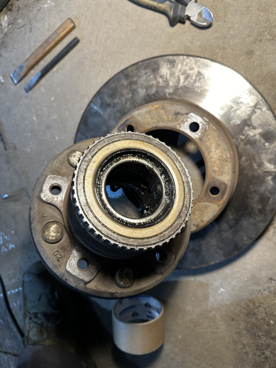 Обслуживание передних ступиц — Toyota Land Cruiser 100, 4,7 л, 2001 ...