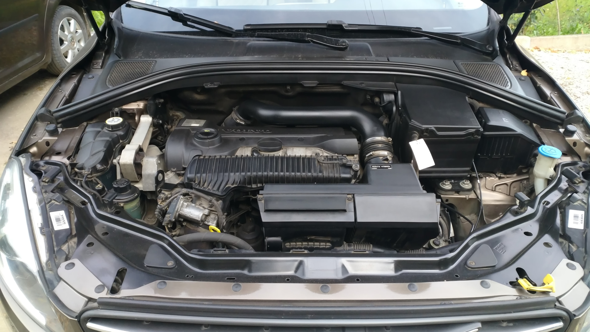 Замена форсунок омывателя лобового стекла — Volvo XC60 (1G), 2,5 л ...