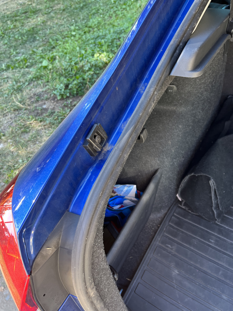 5E5827240 Клин стопорный VAG | Запчасти на DRIVE2