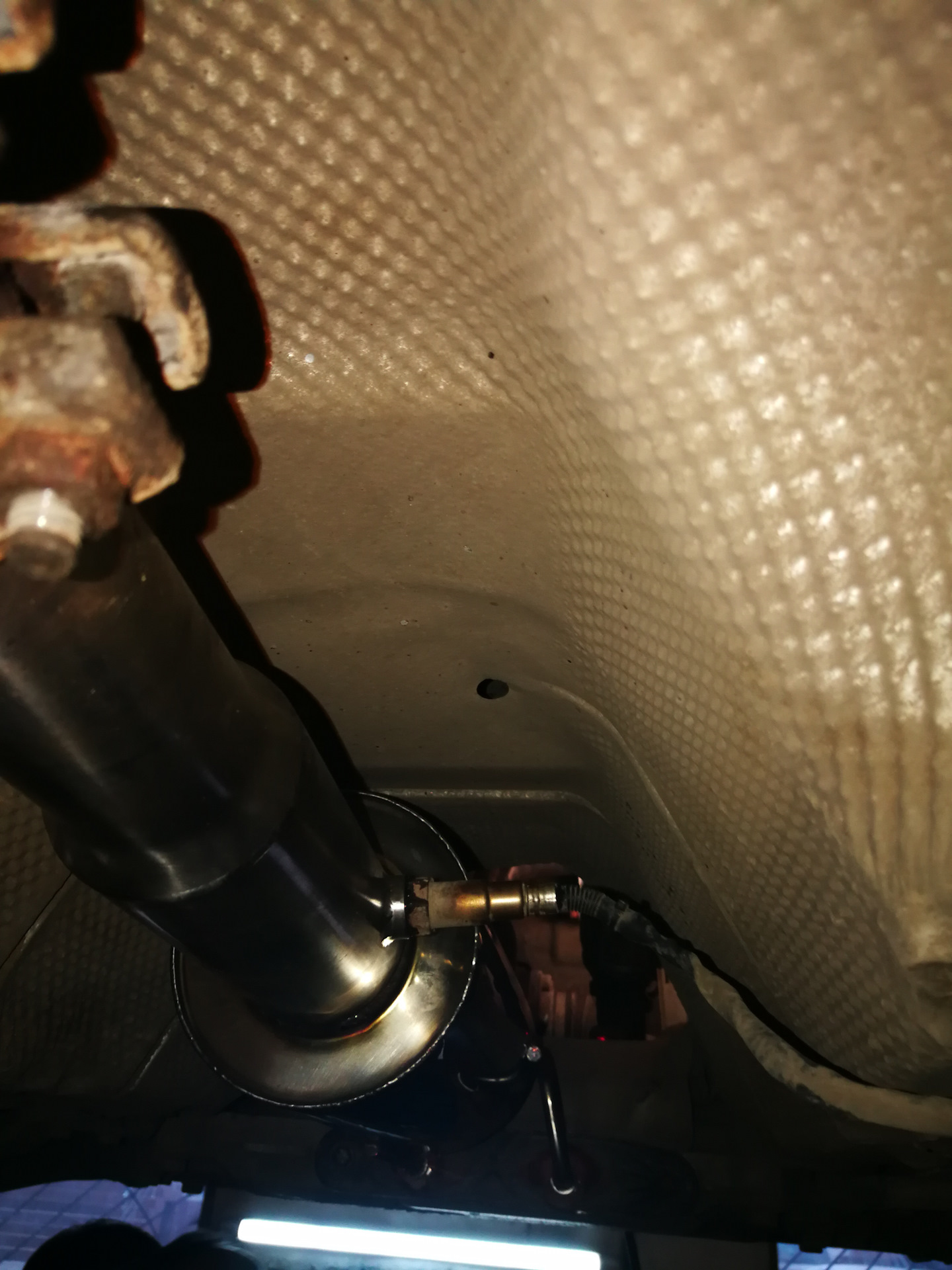 Заменил датчик коленвала G28 — Audi A8 (D2), 4,2 л, 1997 года | поломка ...