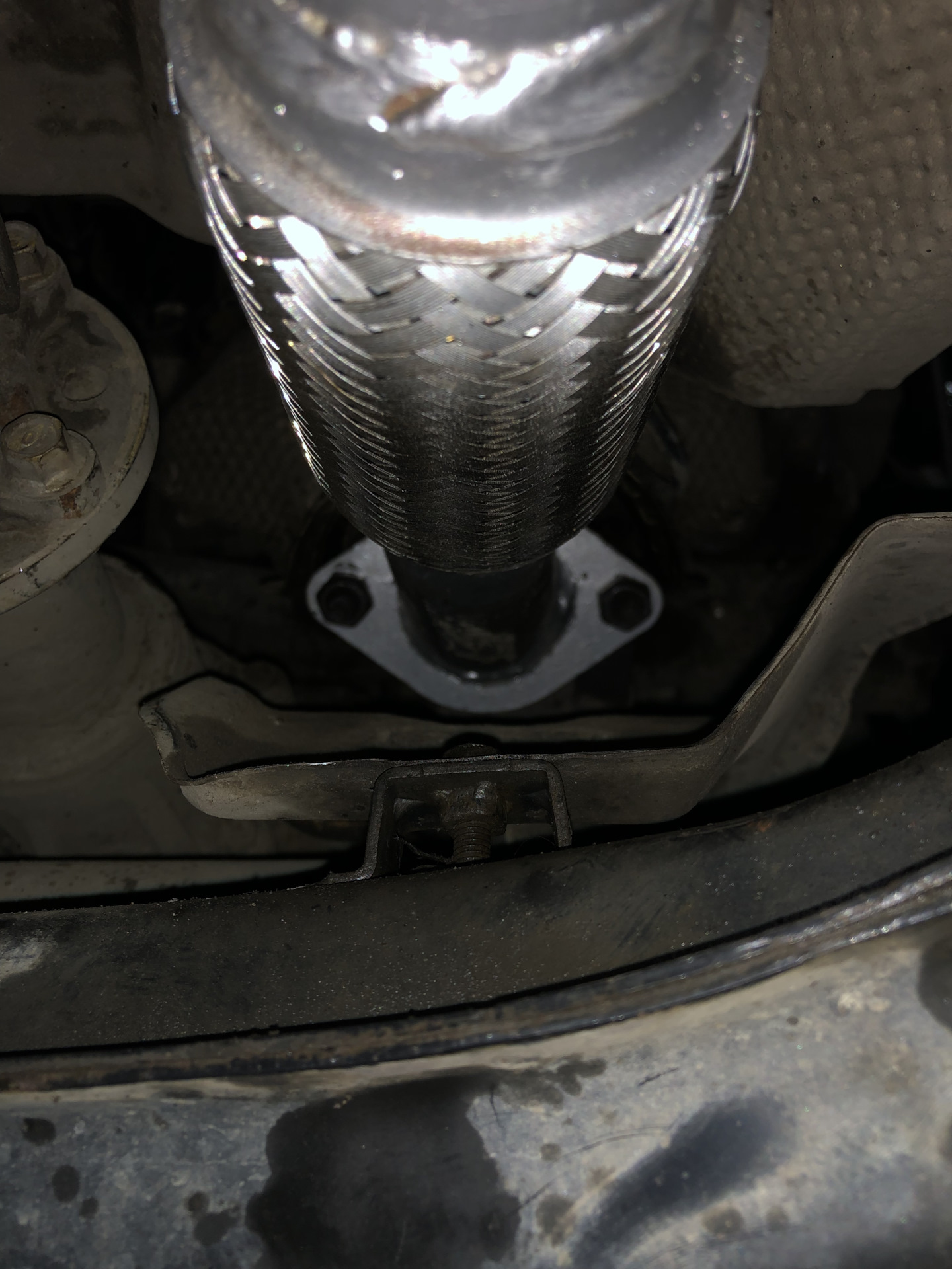 Замена трубы глушителя (приемная труба с гофрой) — Hyundai ix35, 2 л ...
