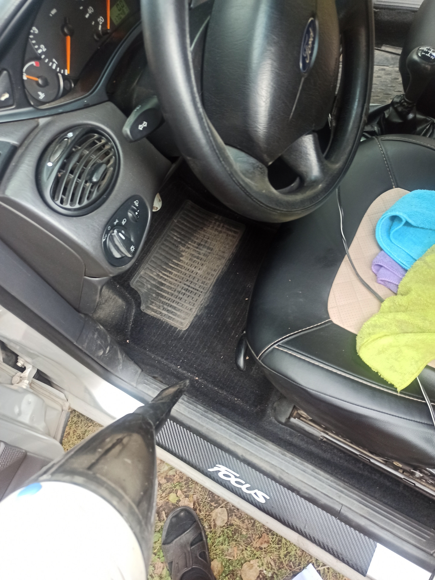 Подогрев сидений — Ford Focus I Hatchback, 1,6 л, 2005 года ...