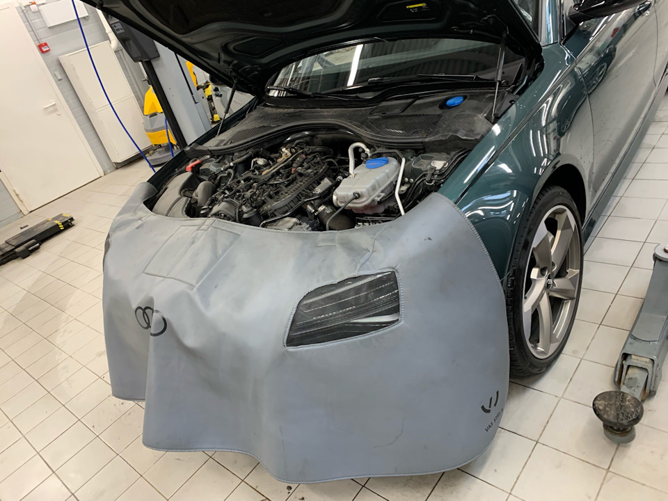 Плановое ТО-3 или как отходит краска на 30т. км. — Audi A6 (C7), 2 л ...